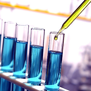 Lainrrew 50 Pcs Test Tubes, Clear Plastic Test Tubes with Caps & 2 Funnels for Scientific Experiments, Candy Beads Sample Storage, Kids Party Supplies, Halloween, Christmas (13 x 75mm)