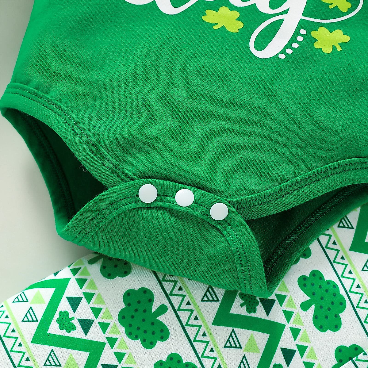 GRNSHTS Baby Girl My First St.Patrick's Day Clothes Long Sleeve Ruffle Romper Bell-Bottomed Pants Headband 3Pcs Clover Print Outfits（Green-C,0-3M