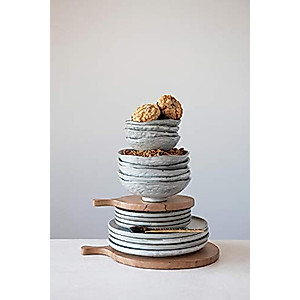 Creative Co-Op DF3134 Round Acacia Wood Cheese Handle Cutting Board, 10.25", Brown