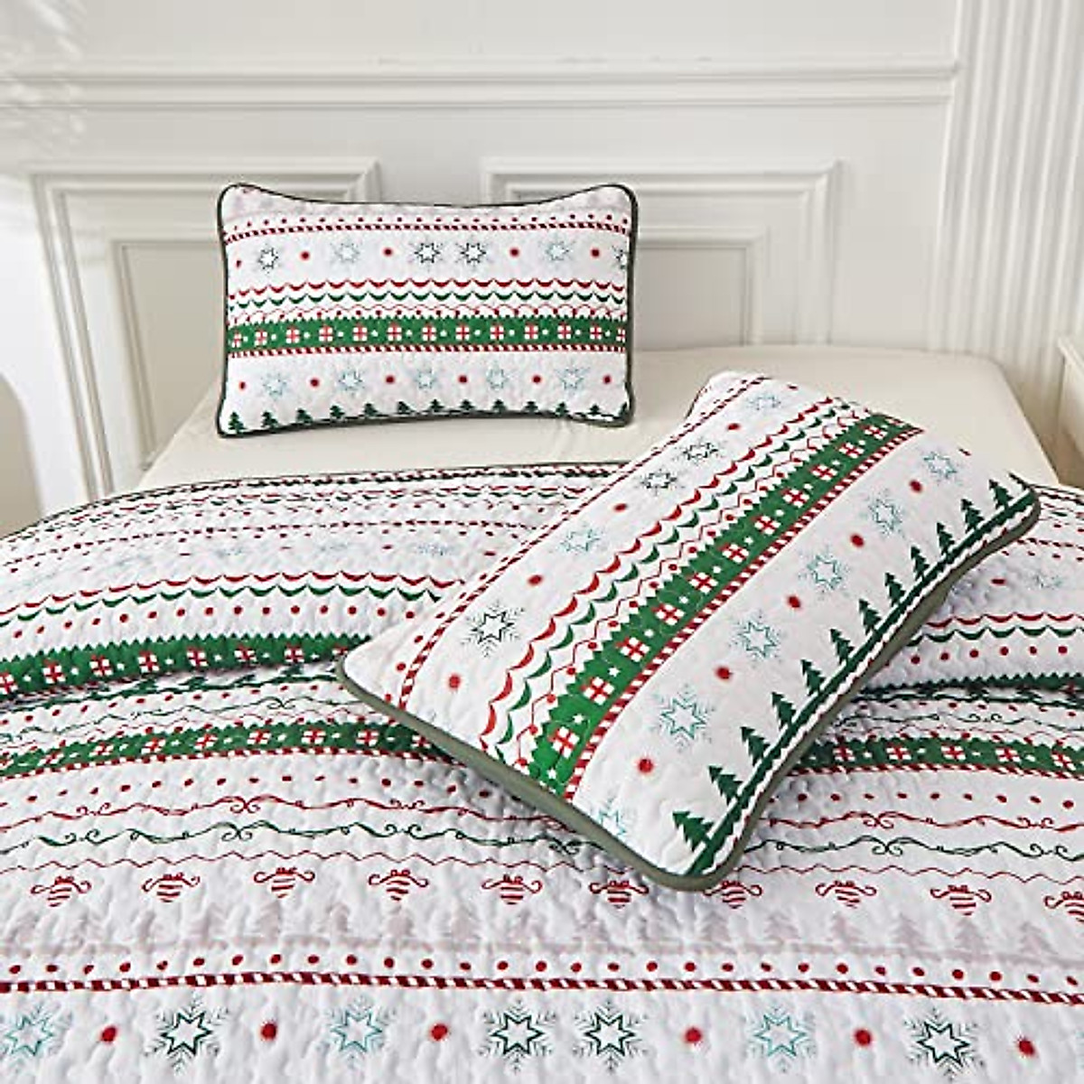 Christmas Quilt Set Queen, 3 Pieces Christmas Bedding Coverlet Queen Size, Green Bedspread with Xmas Tree Pattern New Year Bedroom Decoration for Family Friends
