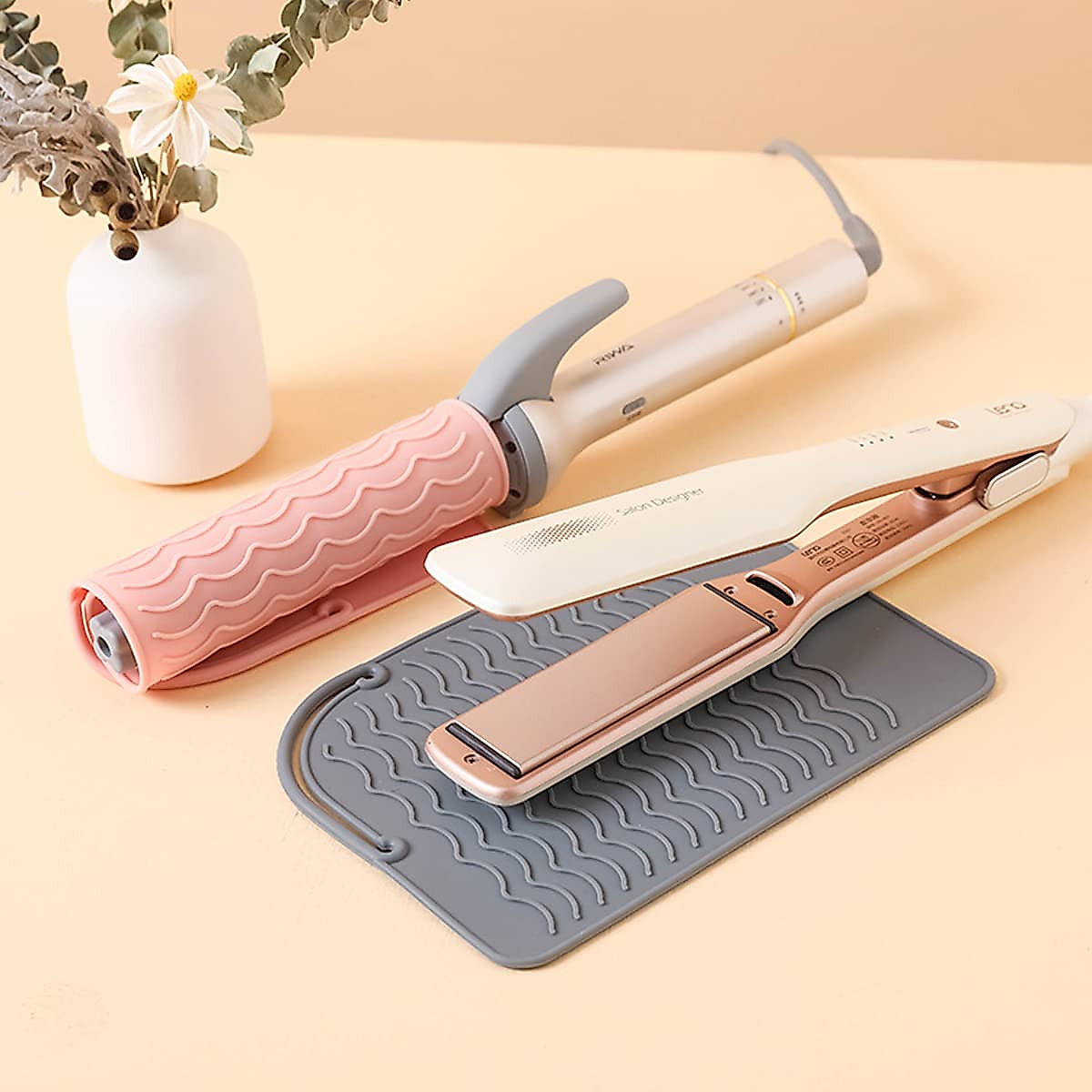 2 Pcs Heat Resistant Mat for Curling Iron Silicone Heat Resistant Pad Straightener Holder Flat Iron Mat Hair Styling Appliances Tools