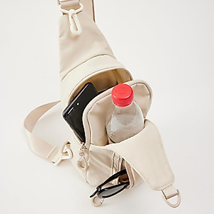 VAKAER Small Sling Bag for Women, Small Crossbody Bag with Adjustable Straps, Lightweight Chest Bag Casual Daypack Backpacks for Travel Hiking (Beige)