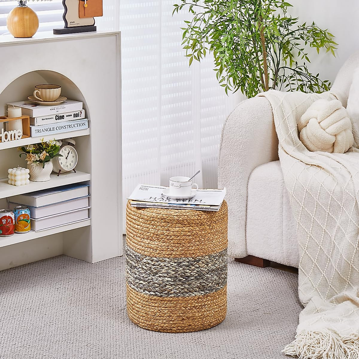 Ottoman Foot Rest Stool Round Natural Seagrass Foot Stool Hand-Woven Boho Pouf Ottomans Home Decor Footstool Extra Seating for Living Room Bedroom Entryway Grey