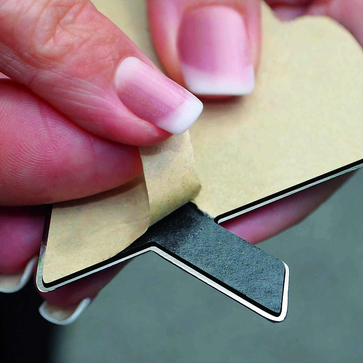 FANMATS 14944 West Virginia Mountaineers 3D Chrome Metal Auto Emblem