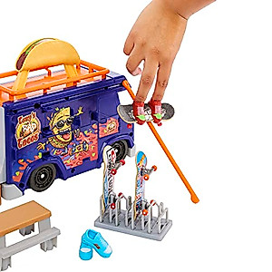 Hot Wheels Skate Taco Truck Play Case, Portable Fingerboard Skate Set with 1 Exclusive Board, 1 Pair of Removable Skate Shoes & Storage