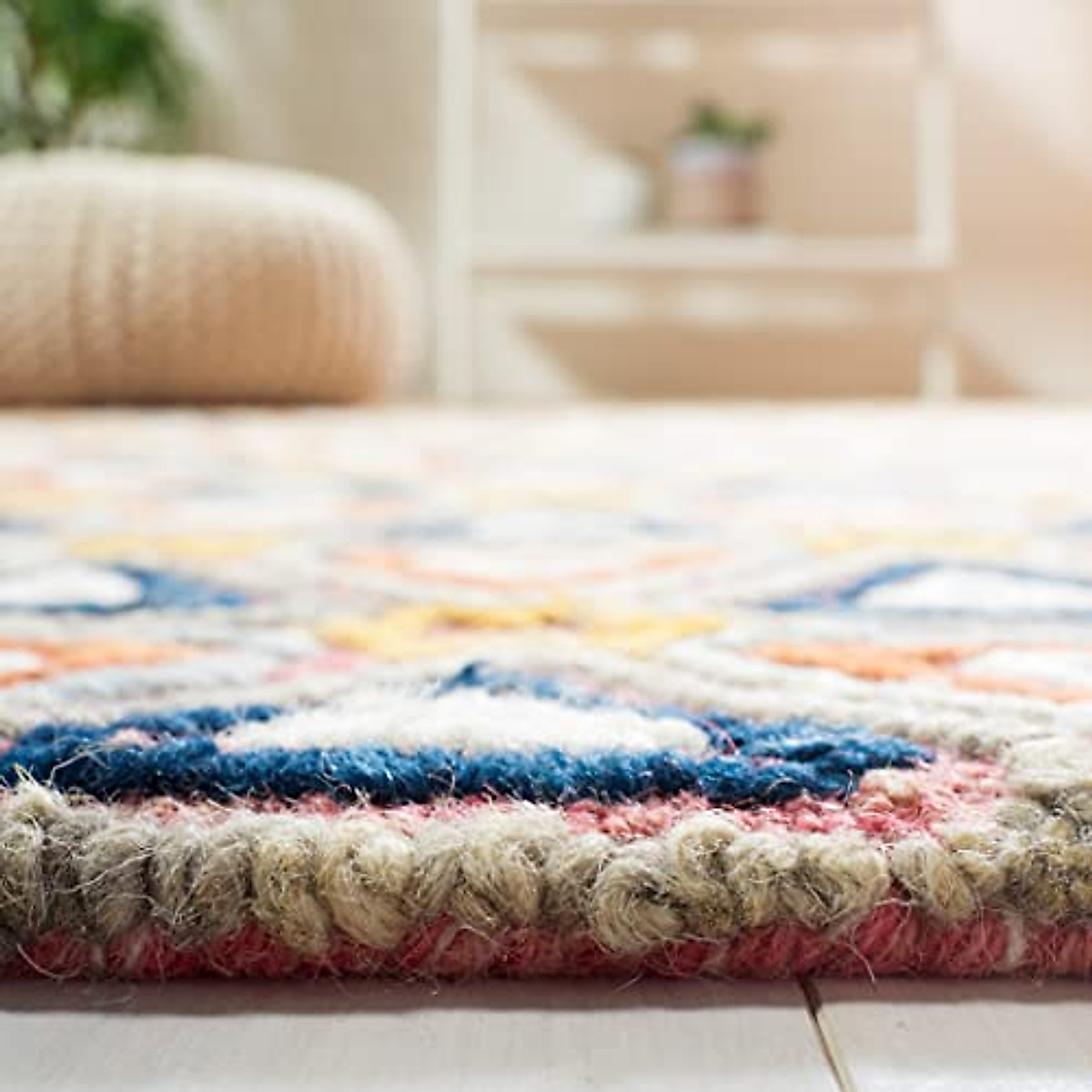 SAFAVIEH Trace Collection Area Rug - 5' x 8', Red & Navy, Handmade Wool, Ideal for High Traffic Areas in Living Room, Bedroom (TRC514Q)