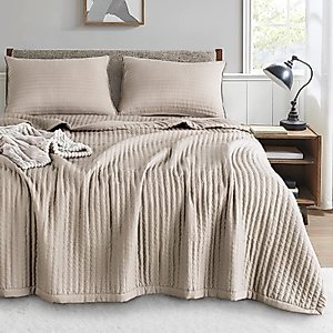KASENTEX Quilt Mini Set-Stone Washed-Super Soft Bedspread-Light Weight-White Down Alternative Microfiber Fill-Machine Washable-Solid Colors, Twin +2 Shams, Camel