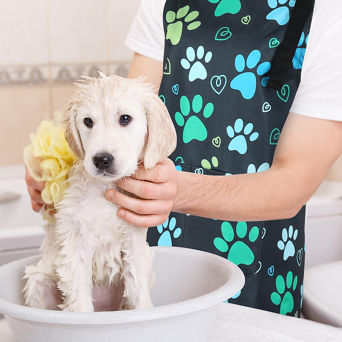 XLSXEXCL Dog Grooming Waterproof Apron with 2 Pockets, Cute Puppy Dog Pets Apron, Grooming Apron for Dog Groomers, Adjustable Painting Gardening Grooming Cooking Apron Gift for Men Women (Dog Paw)