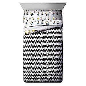 Jay Franco Peanuts Classic Pals 5 Piece Twin Bed Set - Includes Reversible Comforter & Sheet Set - Bedding Features Snoopy & Charlie Brown - Super Soft Fade Resistant Microfiber