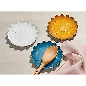 Le Creuset Stoneware Flower Figural Spoon Rest, White