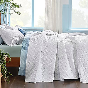 Bedsure California King Quilt Set - Lightweight Summer Quilt Cal King - White Bedspreads California King Size - Bedding Coverlets for All Seasons (Includes 1 Quilt, 2 Pillow Shams)