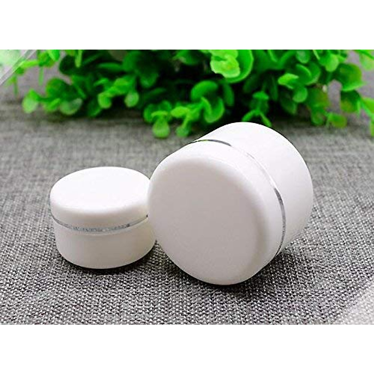 8 Oz (250ml) White Plastic Cosmetic Jars with Inner Liners and Dome Lids Refillable Make-up Cosmetic Containers Pot Case for Scrubs Oils Salves Creams Lip Balm Lotions Nail Accessories Pack of 6