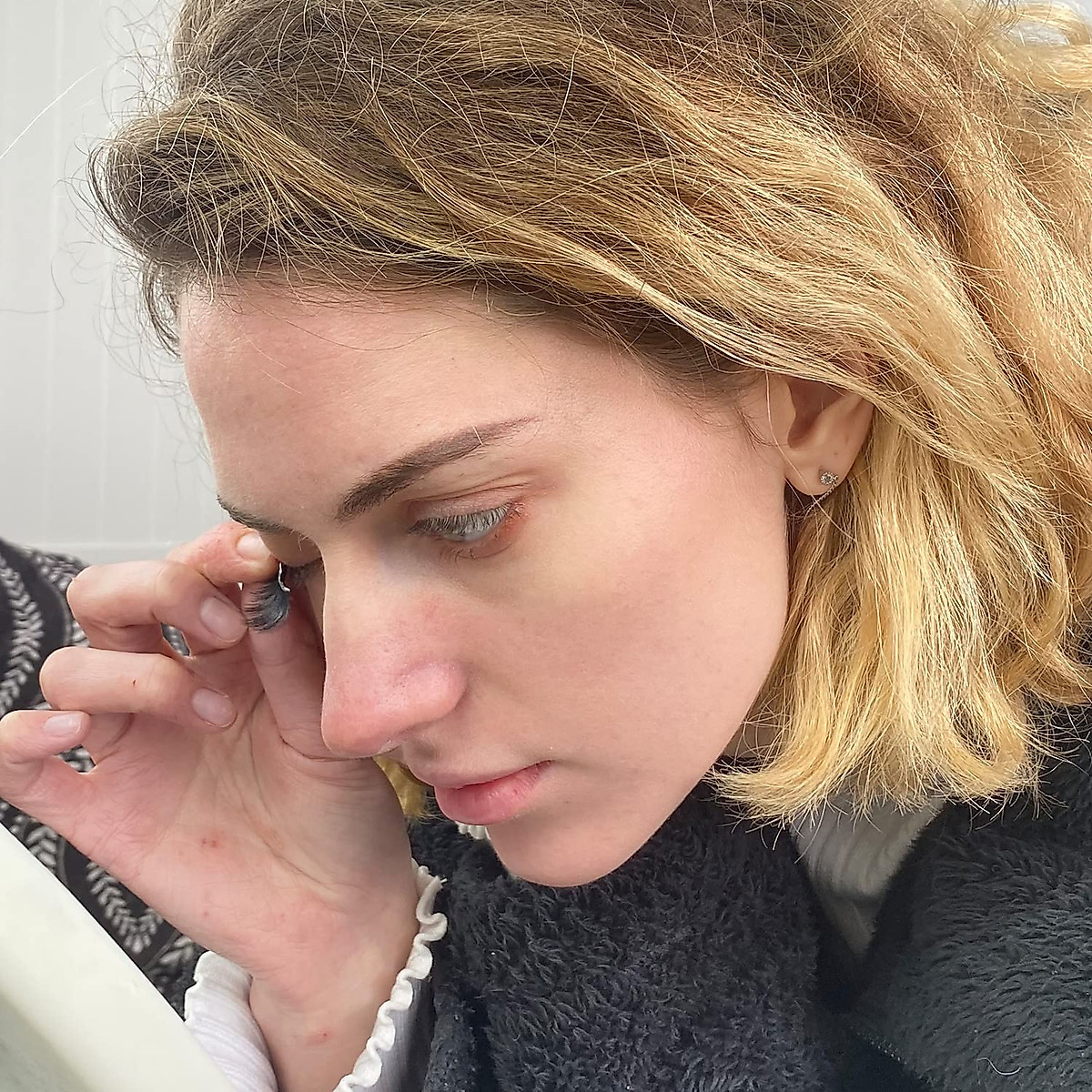 Self-adhesive Lash Strips for False Eyelashes Pack of 30 Pairs,Soft & Comfortable,No Glue No Magnets,Suitable for All Strip Fake Lashes,Waterproof,Single Length 36mm,Ideal Way to Apply Strip Eyelashes