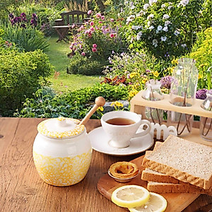 Kitchenexus Honey Pot, 15.5 OZ Ceramic Honey Jar with Lid and Wooden Dipper for Home Kitchen, Porcelain Honey Container for Storage (Yellow)