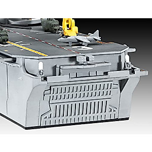 Revell 05178 Assault Carrier USS WASP Class 1:700 Scale Model Kit