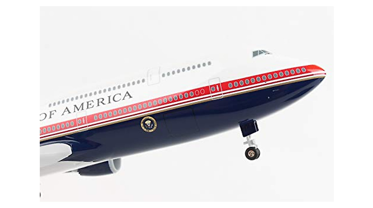 Daron SkyMarks 747-8i Air Force One Model - 1/200 Scale with Gear