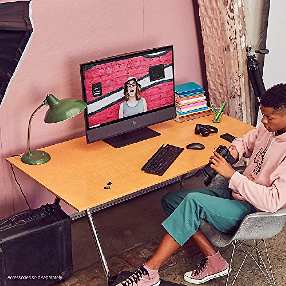 HP ENVY 32 All-in-One PC, 9th Gen Intel Core i7-9700 Processor, 4K UHD monitor, NVIDIA GeForce RTX 2060 graphics (6 GB), 32 GB RAM, 32 GB Intel Optane, 1 TB SSD, Windows 10 (32-a0040, Black) (6YR48AA)