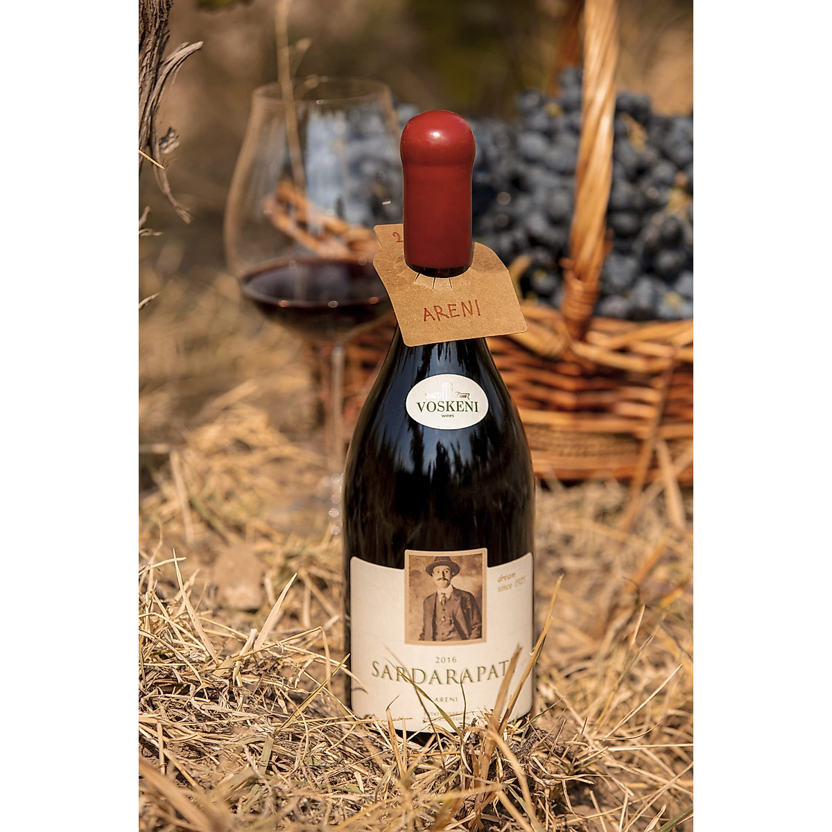 Colibrox Plain Kraft Paper Wine Bottle Tags (200 Pcs) - Durable Blank Wine Bottle Neck Tags, 2¼ x 3½ Inches with 1.1-Inch Hole - Multiuse Brown Kraft Paper Tags - Disposable Wine Vintage Tags