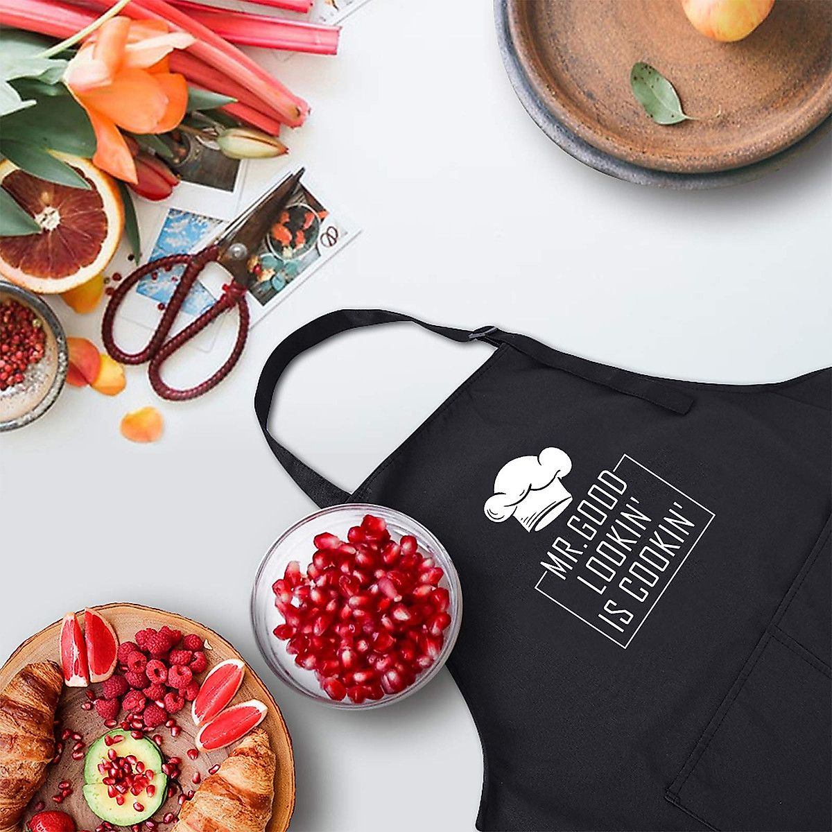 Rosoz Funny BBQ Black Chef Aprons for Men, Mr Goodlookin' is Cookin', Adjustable Kitchen Cooking Aprons with Pocket Waterproof Oil Proof Father’s Day/Birthday