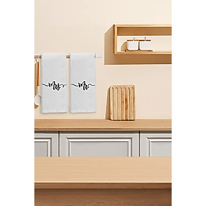 Knibeo Mr and Mrs Hand Towels Set - Mr and Mrs Gifts, 2 Pieces 16 X 24 Inch Hand Towels, Wedding Gifts for Couple, Couple Bathroom Decor, Anniversary Couples Gifts