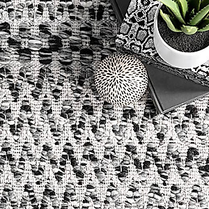 nuLOOM Natosha Indoor/Outdoor Chevron Striped Accent Rug, 2x3, Silver