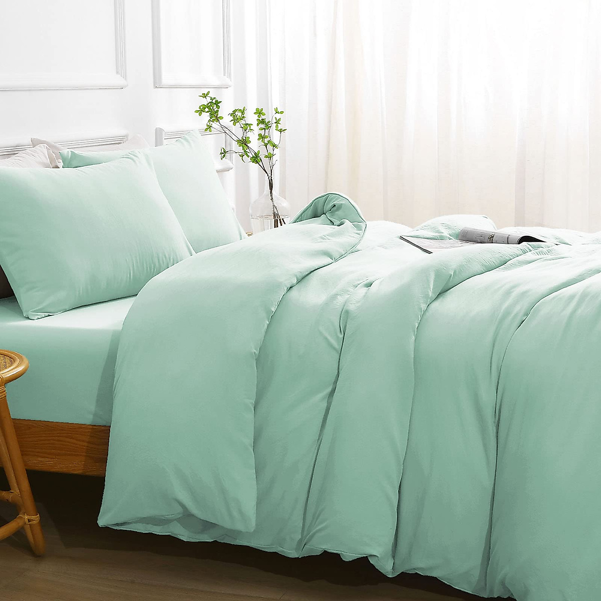 Sasttie Sage Green Duvet Cover Queen, Ultra Soft Prewashed Queen Duvet Cover Set, 3 Pieces, 1 Duvet Cover with Zipper Closure and Corner Ties (90''x90''), 2 Pillowcases (20''x 30'')