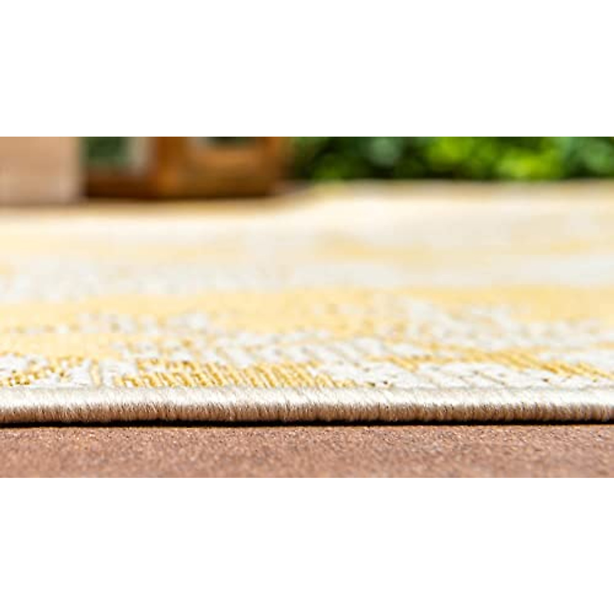 Unique Loom Outdoor Botanical Collection Area Rug - Medallion (4' 1" x 6' 1" Rectangle, Yellow/ Beige)