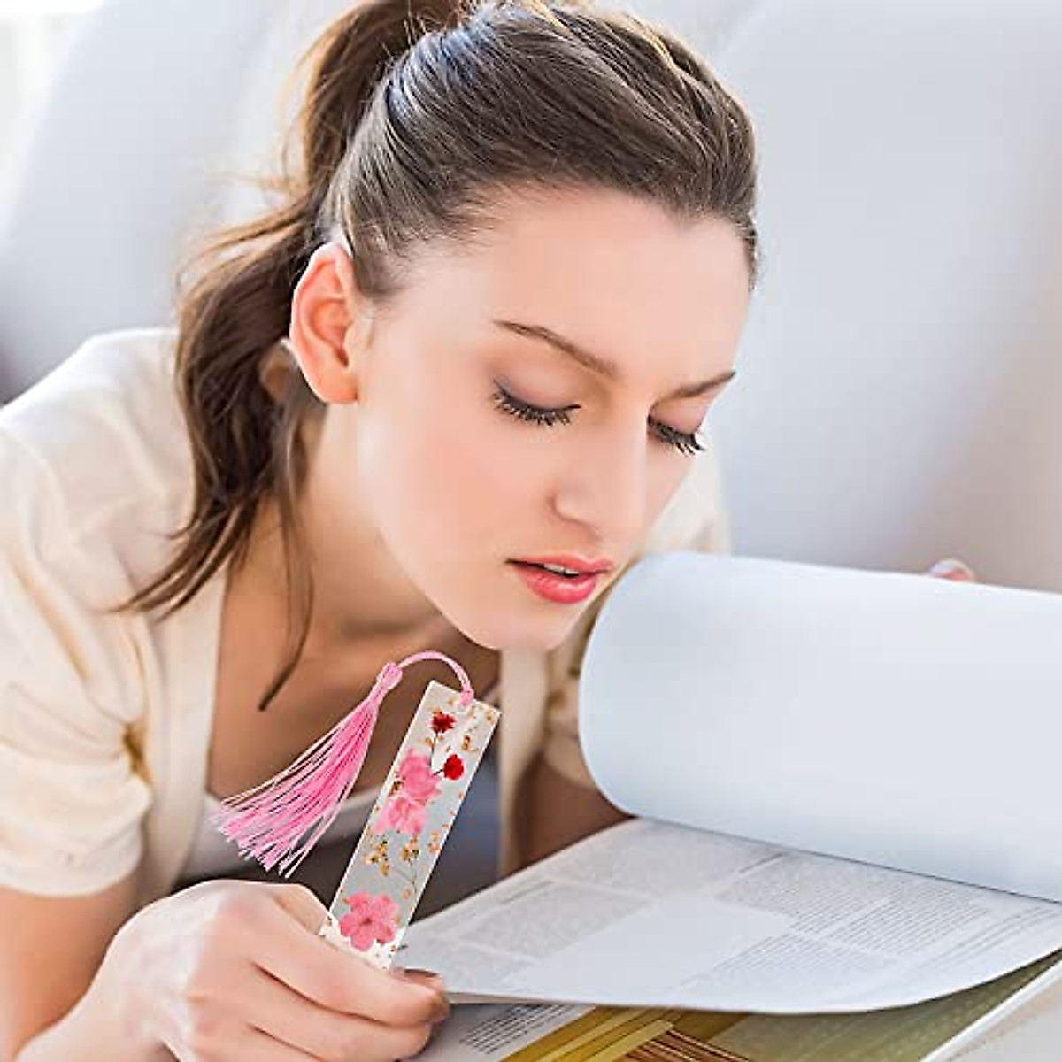 cobee Resin Dried Flower Bookmark, 2 Pieces Transparent Pressed Flower Bookmark Handmade Floral Page Marker with Tassel Cute Bookmark for Women Kids Book Lovers Gift