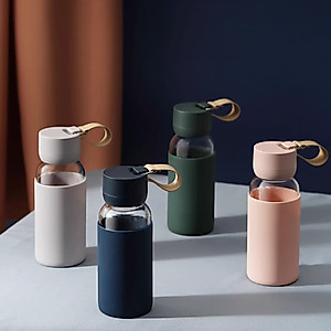 Aurfedes Borosilicate glass water bottle, with sealing cap and silicone sleeve, reusable glass water bottle, suitable for beverage, juice, soda, cola, as gift, etc (Blue)