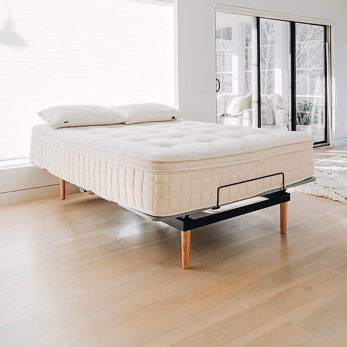 Naturepedic Pillow Top Organic Mattress - Queen Hybrid Mattress with Encased Coils for Comfort and Pressure Relieving Natural Latex Mattress - Naturally Cooling & Breathable Mattress