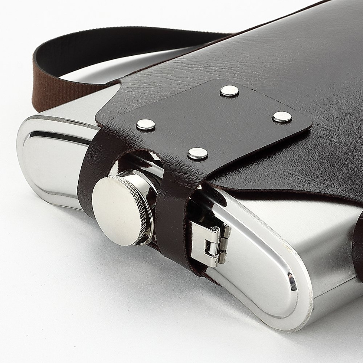 YWQ 64 oz Classic Style Stainless Steel Liquor Whiskey Hip Flask Silver