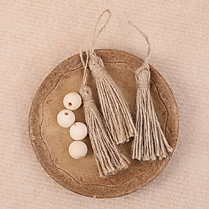 AEKAO 30 Pieces Natural Jute Tassels for Wood Beads Christmas Burlap Tassel Jute Rope Tassels DIY Wood Bead Garland Projects Decorations(5.4")