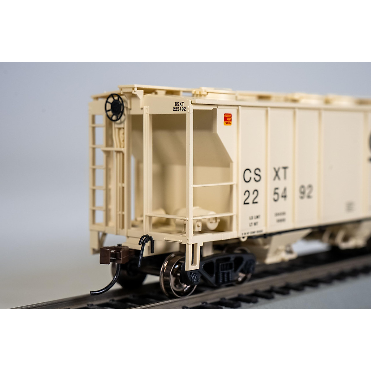 Bachmann Trains - PS-2 Two Bay Covered Hopper - Late Version - CSX® #225492 - HO Scale
