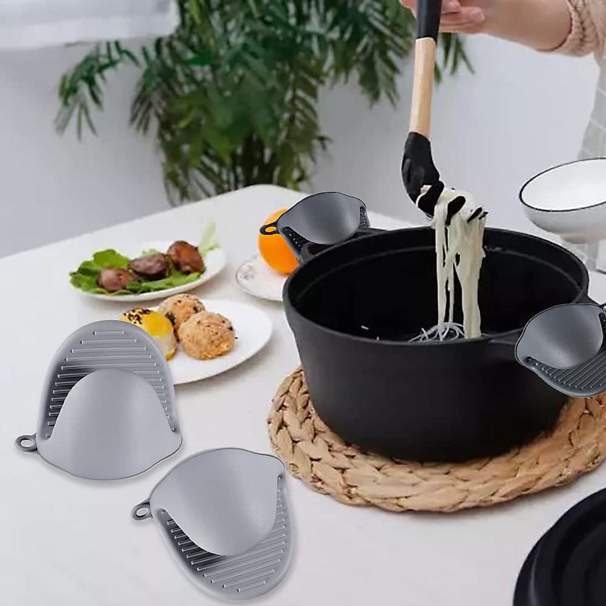 4PCS Oven Gloves, Silicone Oven Mitts Heat Resistant, Silicone Potholders for Kitchen, Anti Scalding and Non Slip Food Grade Silicone Gloves for Kitchen Cooking Baking and Grilling, Grey Black