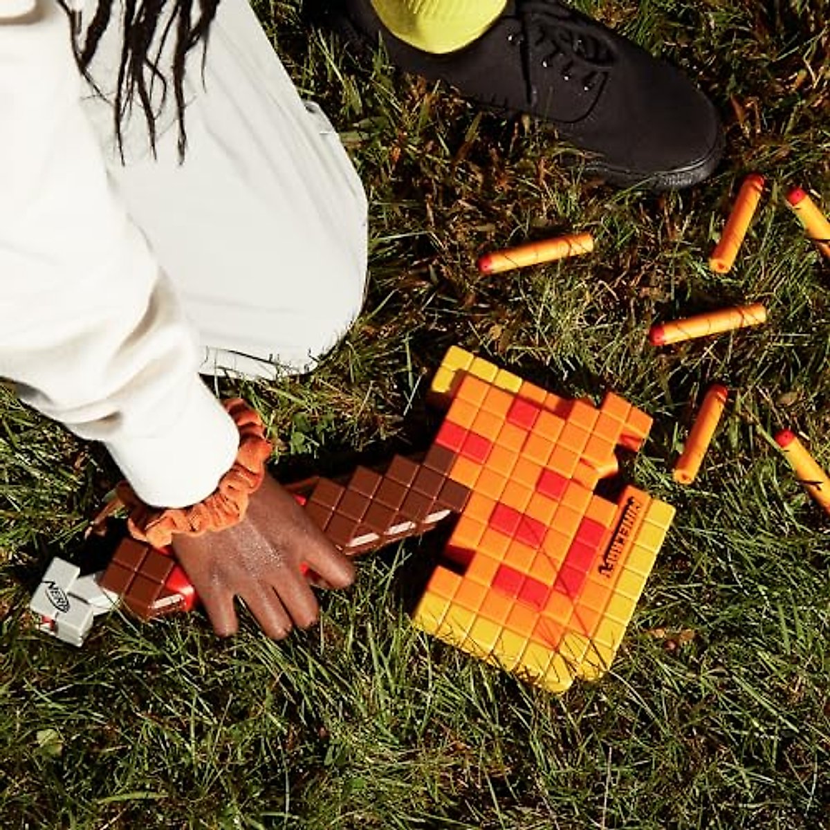 Nerf Minecraft Firebrand, Dart Blasting Axe, 6 Nerf Elite Foam Darts, Design Inspired by Minecraft Axe in The Game, Pull Down Priming, Minecraft Toys