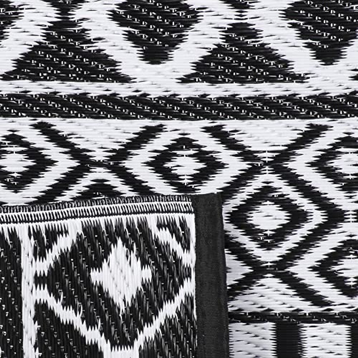 Green Decoren Relic Premium Stain Proof Rain Proof Lightweight Reversible Plastic Outdoor Rug (6x9, Black/White)