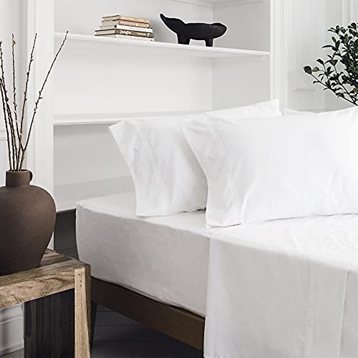 Everspread Bed Linen Set, (4 Piece Sheet Set), Full Size, White. Ultra-Soft & Breathable. Luxury Bedding. Deep Pockets - Fits Mattresses up to 16 inches. Wrinkle & Fade Resistant