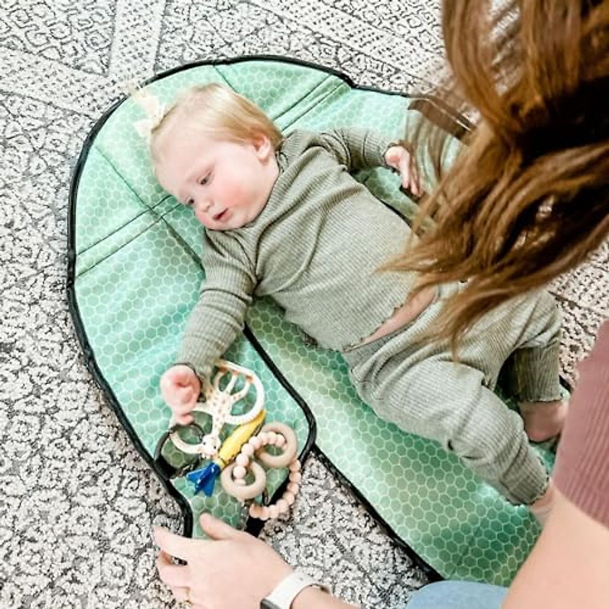 SnoofyBee - Portable Baby Changing Station: Compact, Clean-Hands Design with Dual Storage Pockets - Waterproof & Stylish (Heathered Grey)