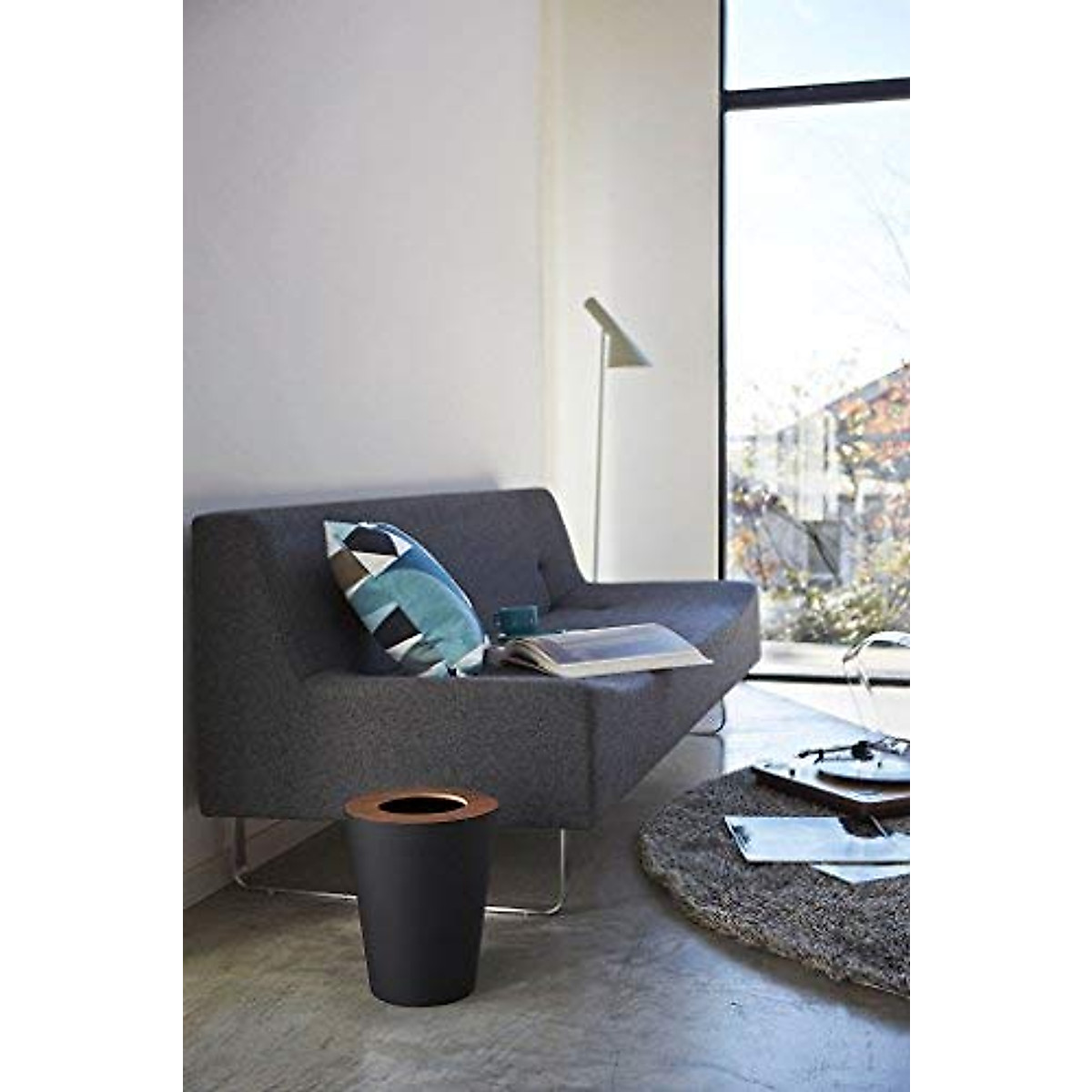 Red Co. Round Metal Modern Waste Basket, Trash Can Bin for Office or Bathroom, Black, 11-Inch