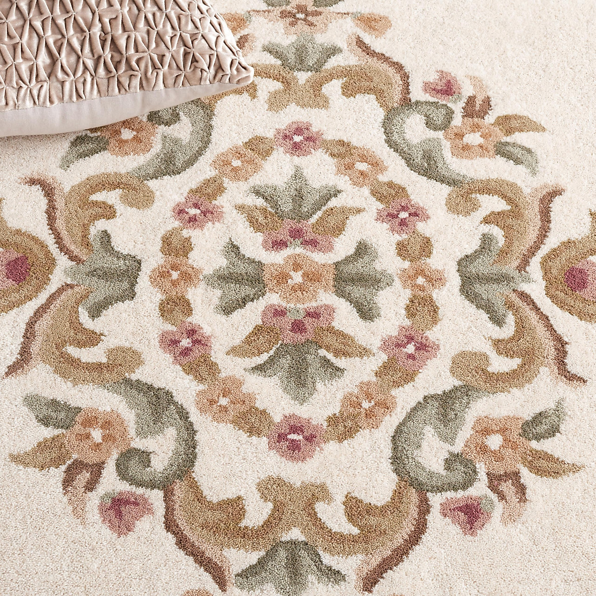 SAFAVIEH Aubusson Collection Area Rug - 5' x 8', Ivory & Green, Handmade Traditional Wool, Ideal for The Living Room, Bedroom, Dining Room (AUB301A-5)