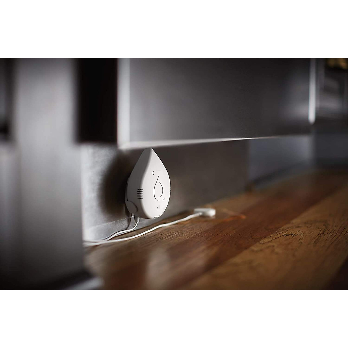 Moen 900-001 Flo by Moen 3/4-Inch Smart Water Shutoff with 920-005 Flo by Moen Smart Water Detector, 3-Pack