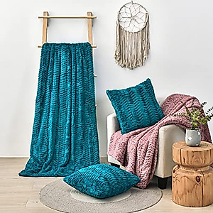 YUSOKI Luxury Faux Fur Throw Pillow Covers-18 x18,Set of 2-Decorative Fuzzy Fluffy Cozy Pillow Cases for Sofa Couch Bedroom Without Insert(Teal/Turquoise,18"x18")