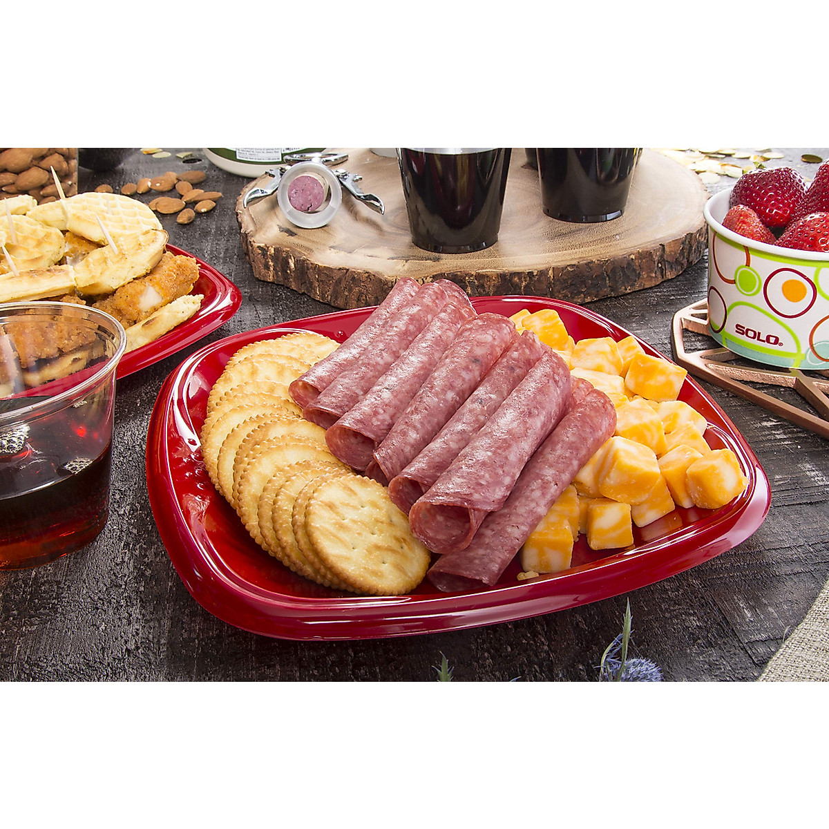 SOLO Cup Company Plastic Plates, Red Party 10in 30 CT Plates, (Pack of 4, 120 Count Total)