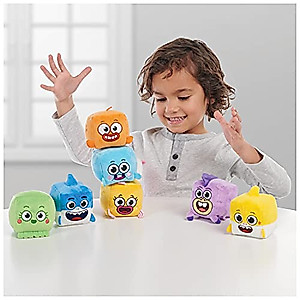 Baby Shark's Big Show! Song Cube – Singing Baby Shark Plush – Stuffed Animal Toys for Toddlers - Blue
