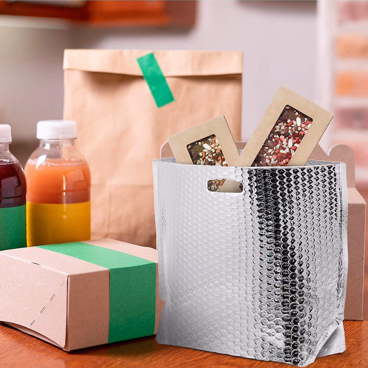 APQ Insulated Foil Bag with Handles, 8 x 8 x 8 Inches. 10 Pack Thermal Bags for Frozen Food. Metallized Foil Insulated Box Liners with Bubble Cushion. Insulated Shipping Bags for Food, Cosmetics