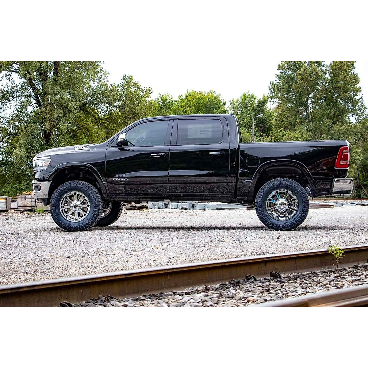 Rough Country 6" Lift Kit w/N3 Struts & V2 Shocks for 19-22 Ram 1500 4WD - 33471