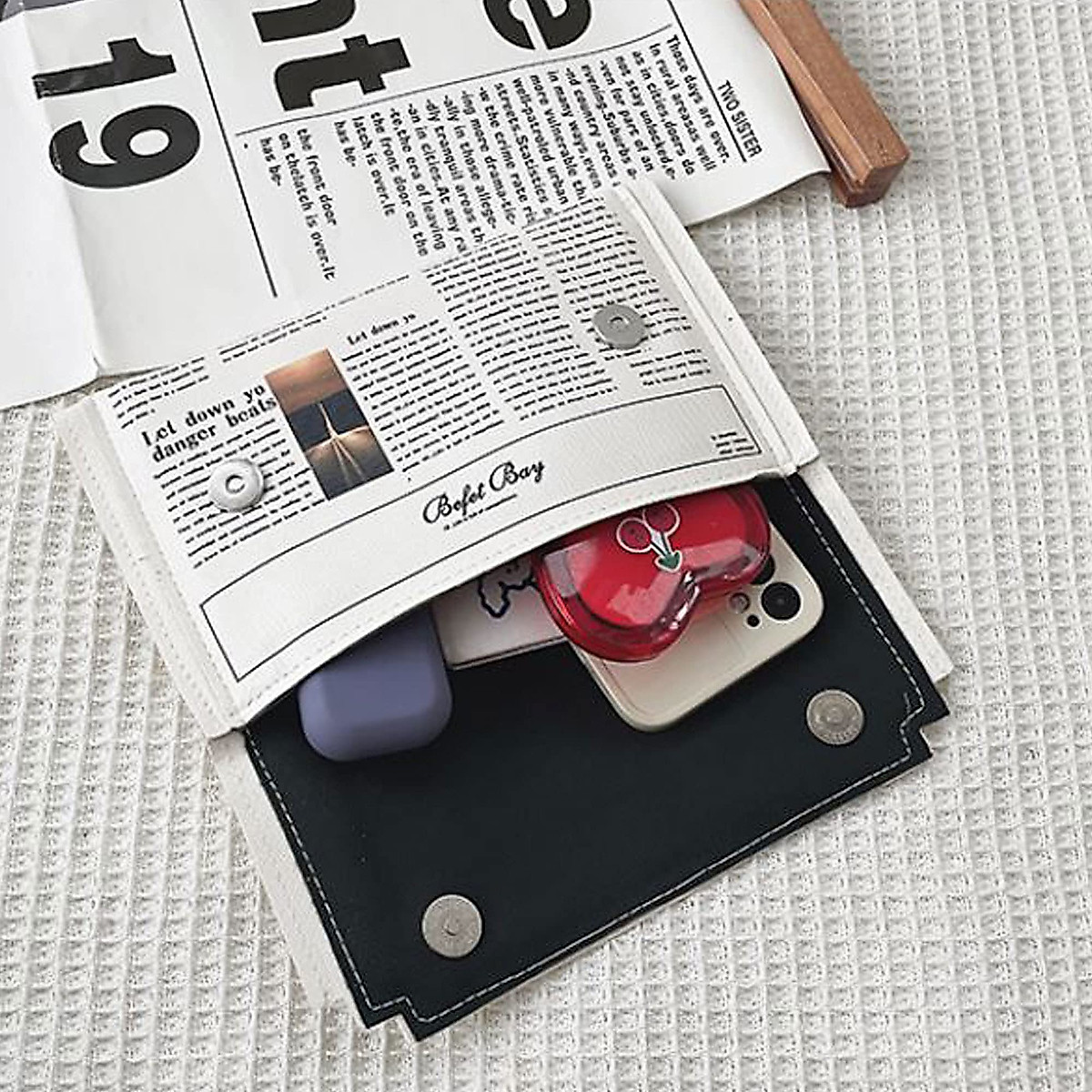 Van Caro Women Novelty Newspaper Evening Handbag,Fashion Envelope Clutch Crossbody Shoulder Purse,PU Leather Letters Chain Purse,White