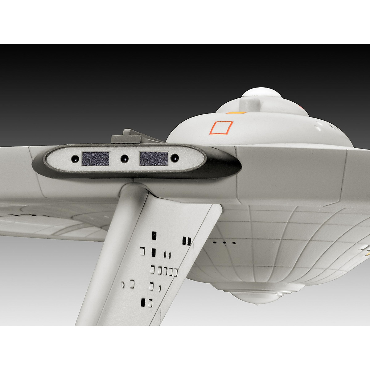 Revell 04991 Star Trek U.S.S. Enterprise NCC-1701 (TOS) 1:600 Scale Model Kit