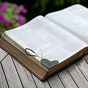 Leather Heart Bookmark with Bracelet, Wayzton 2 Pcs Corner Page Book Marks for Women, Kids, Book Accessories for Reading Lover, Cute Handmade Book Reading Gift for Book Lovers