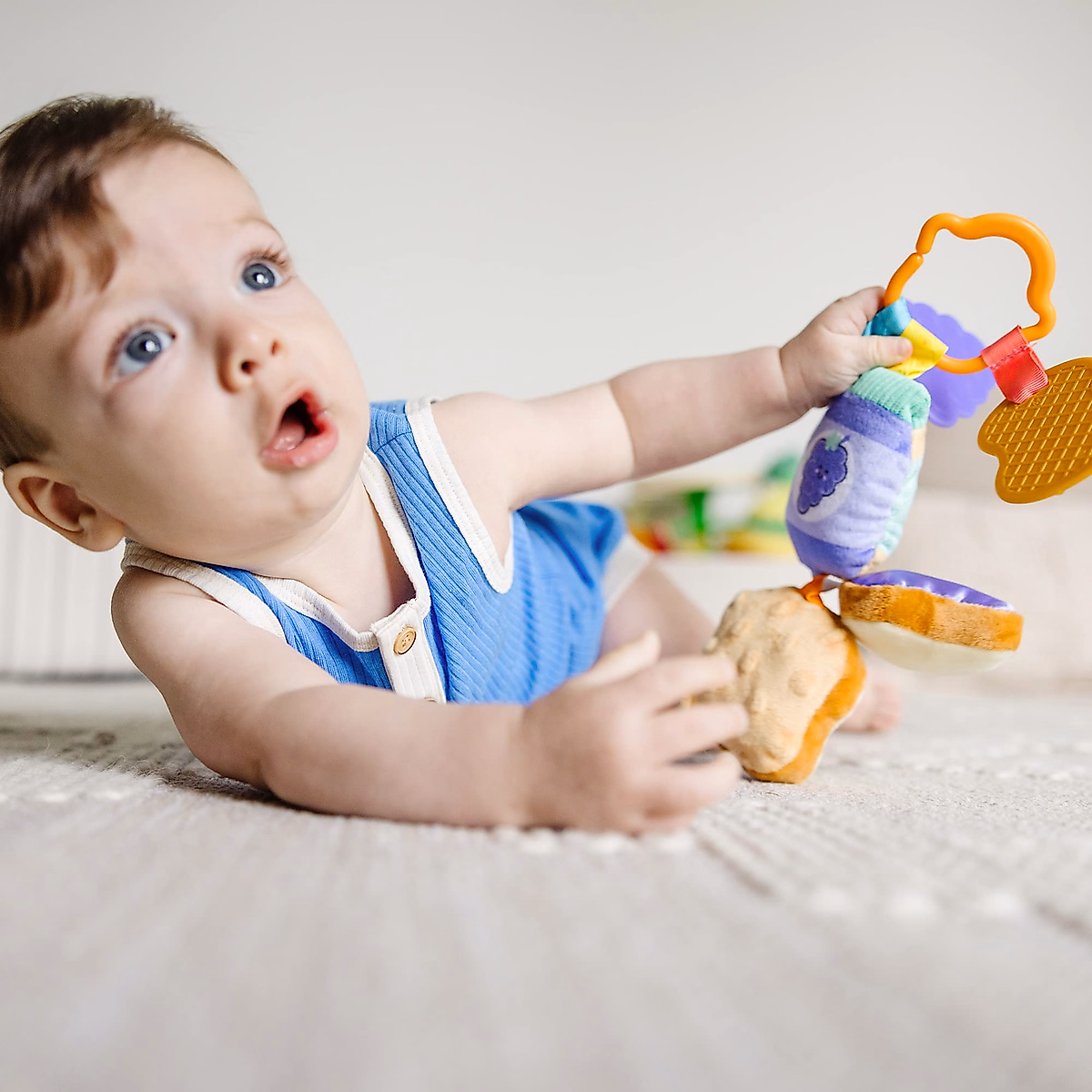 Melissa & Doug Multi-Sensory PB&J Take-Along Clip-On Baby Toy | Sensory Toy for Infants | Developmental Toy for Toddlers | 0+ | Gift for Baby Boys or Baby Girls